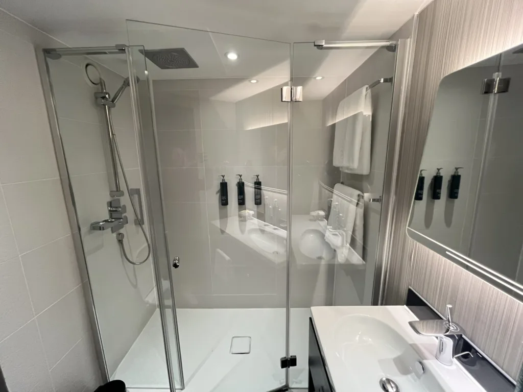 Hilton Heathrow Airport, London - The Candid Nomad